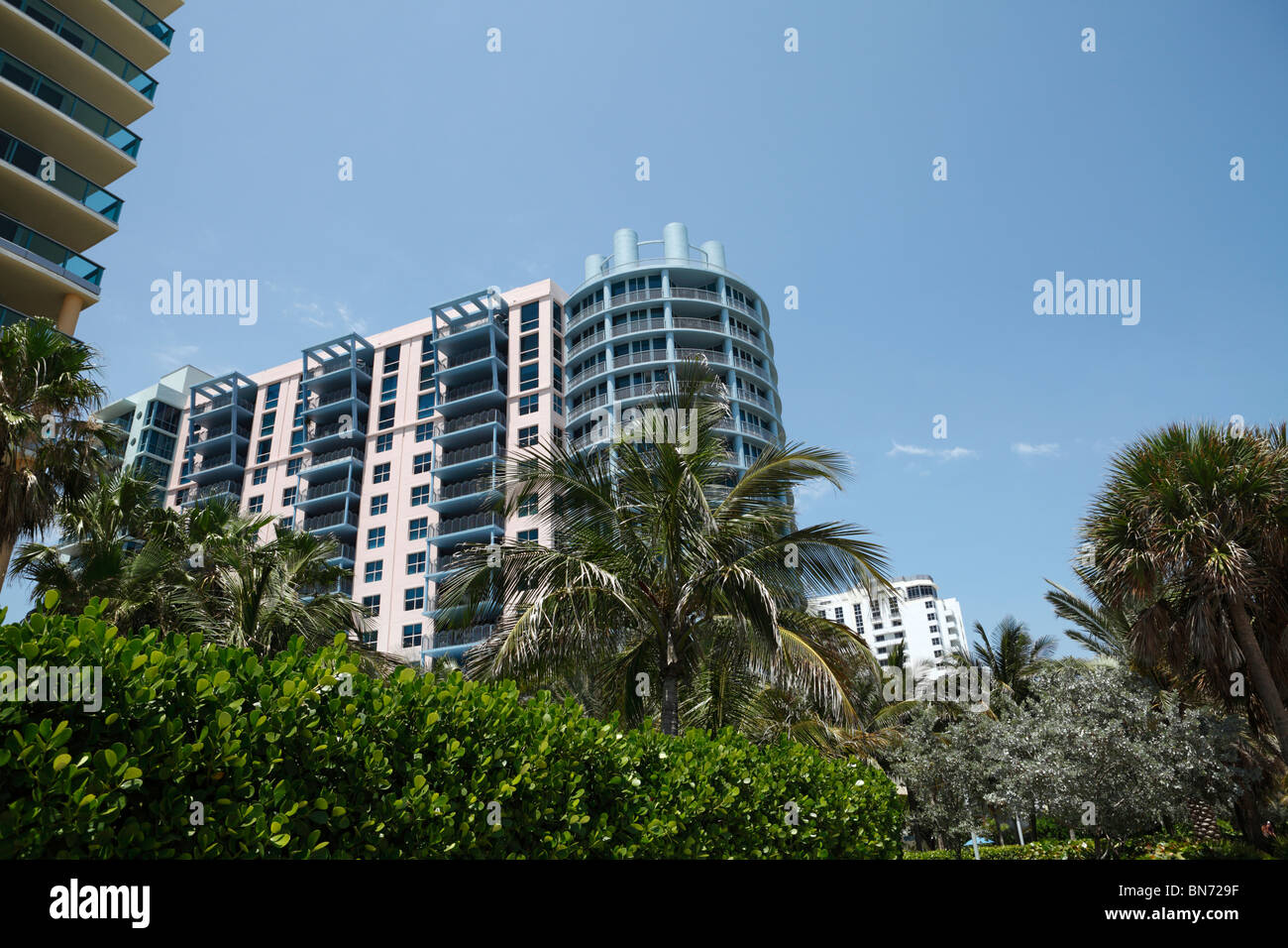 Buildings waterfront south beach hi-res stock photography and images ...