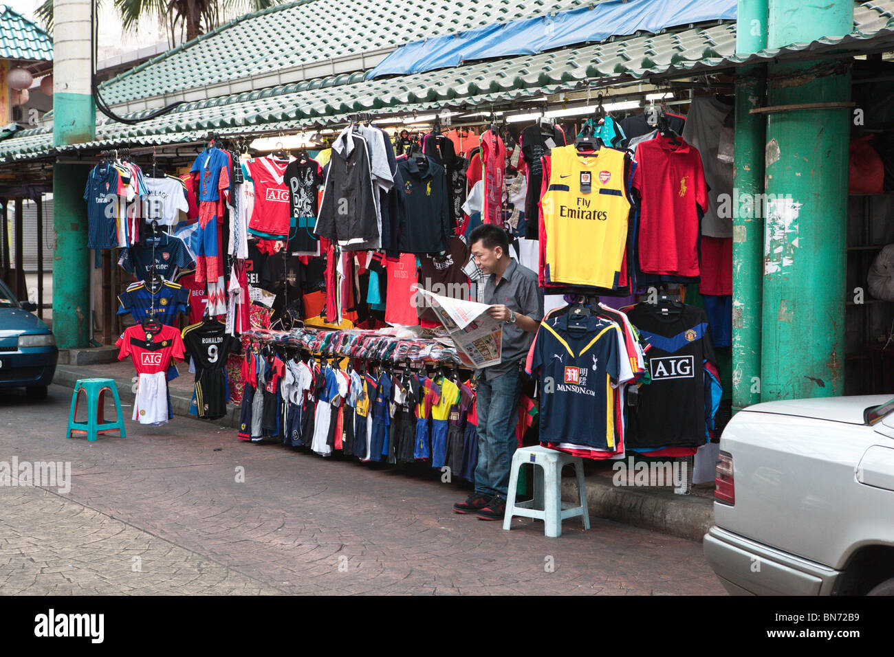 Newspaper hawker hi-res stock photography and images - Alamy