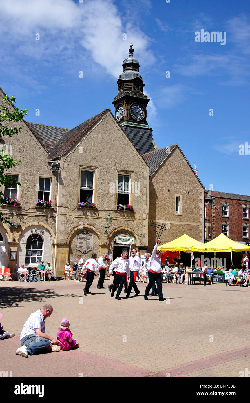Cotswolds Morris dancing display, Market Square, Evesham ...
