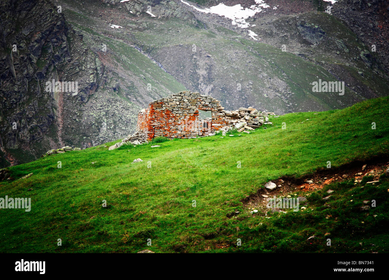 shelter ruin on alps, gran paradiso park Stock Photo - Alamy
