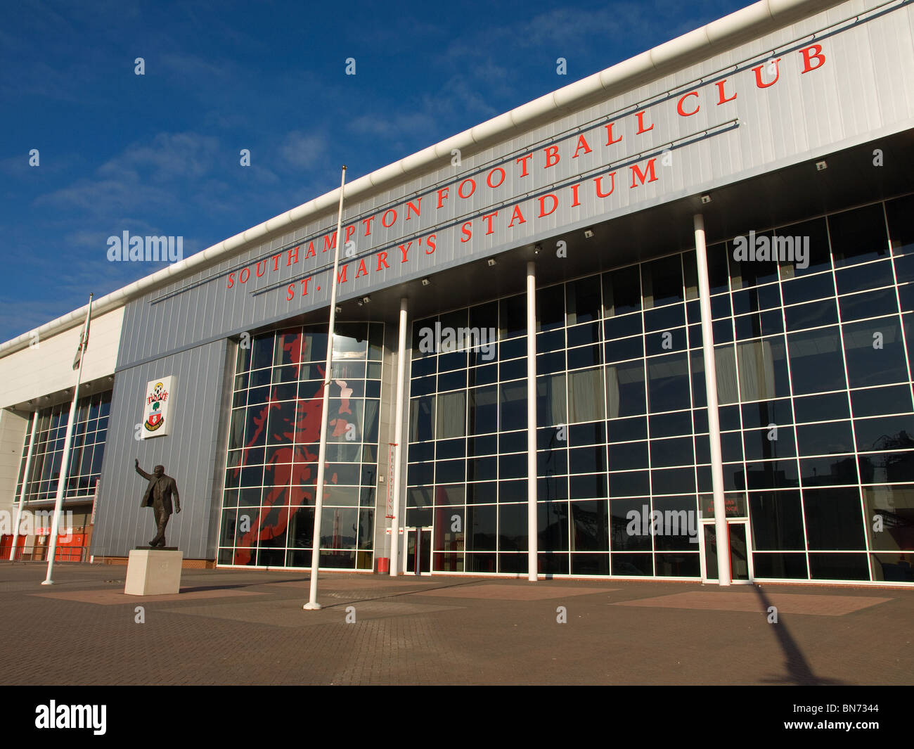 Bronze statue of Ted Bates at Southampton Football Club St Mary's ...
