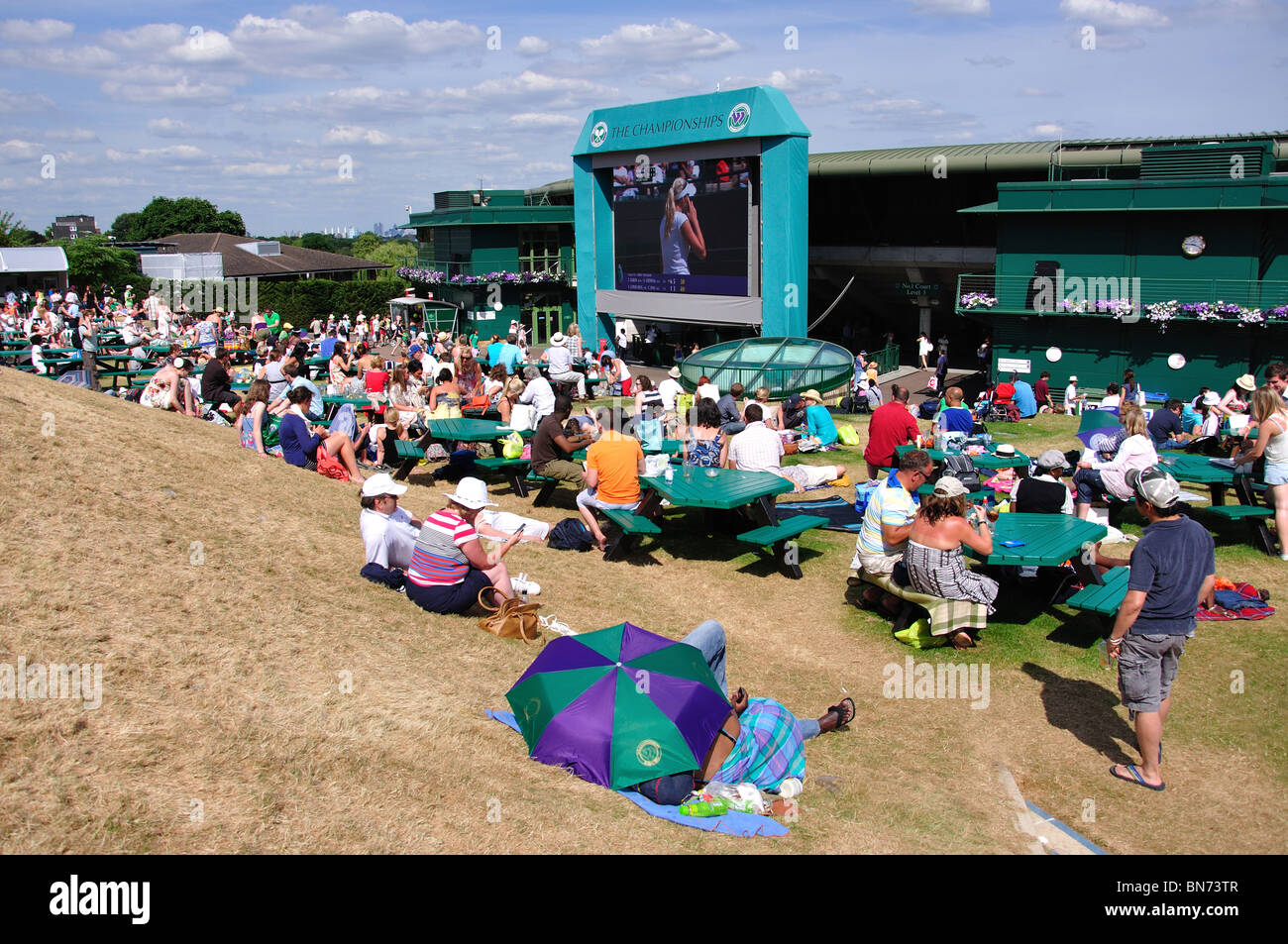 Giant screen on Aorangi Terrace (Henman Hill), The Championships ...