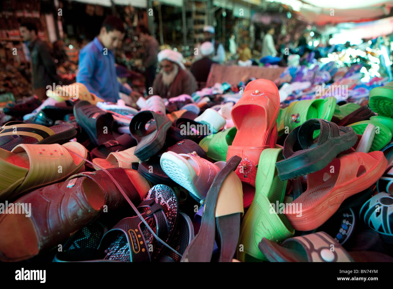 shoemarket in Mazar-i-sharif Afghanistan Stock Photo - Alamy