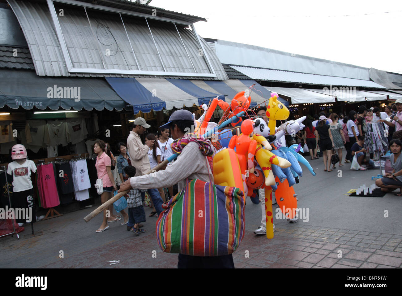 Balloon merchant hi-res stock photography and images - Alamy