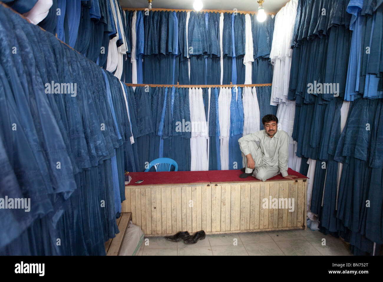 Burqa shop in Mazar-i-sharif, Afghanistan Stock Photo - Alamy