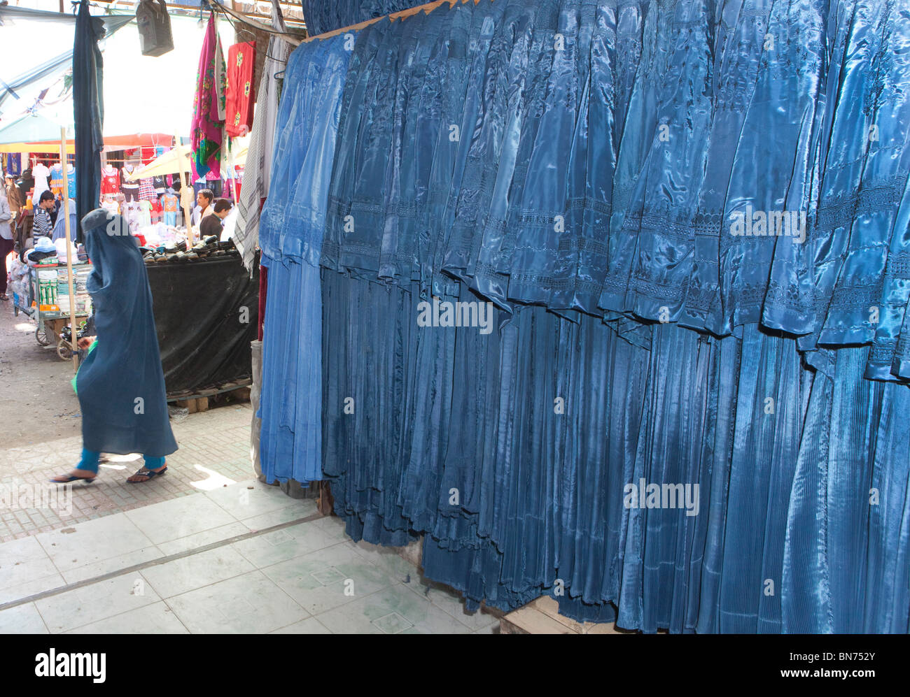 Burqa shop in Mazar-i-sharif, Afghanistan Stock Photo - Alamy