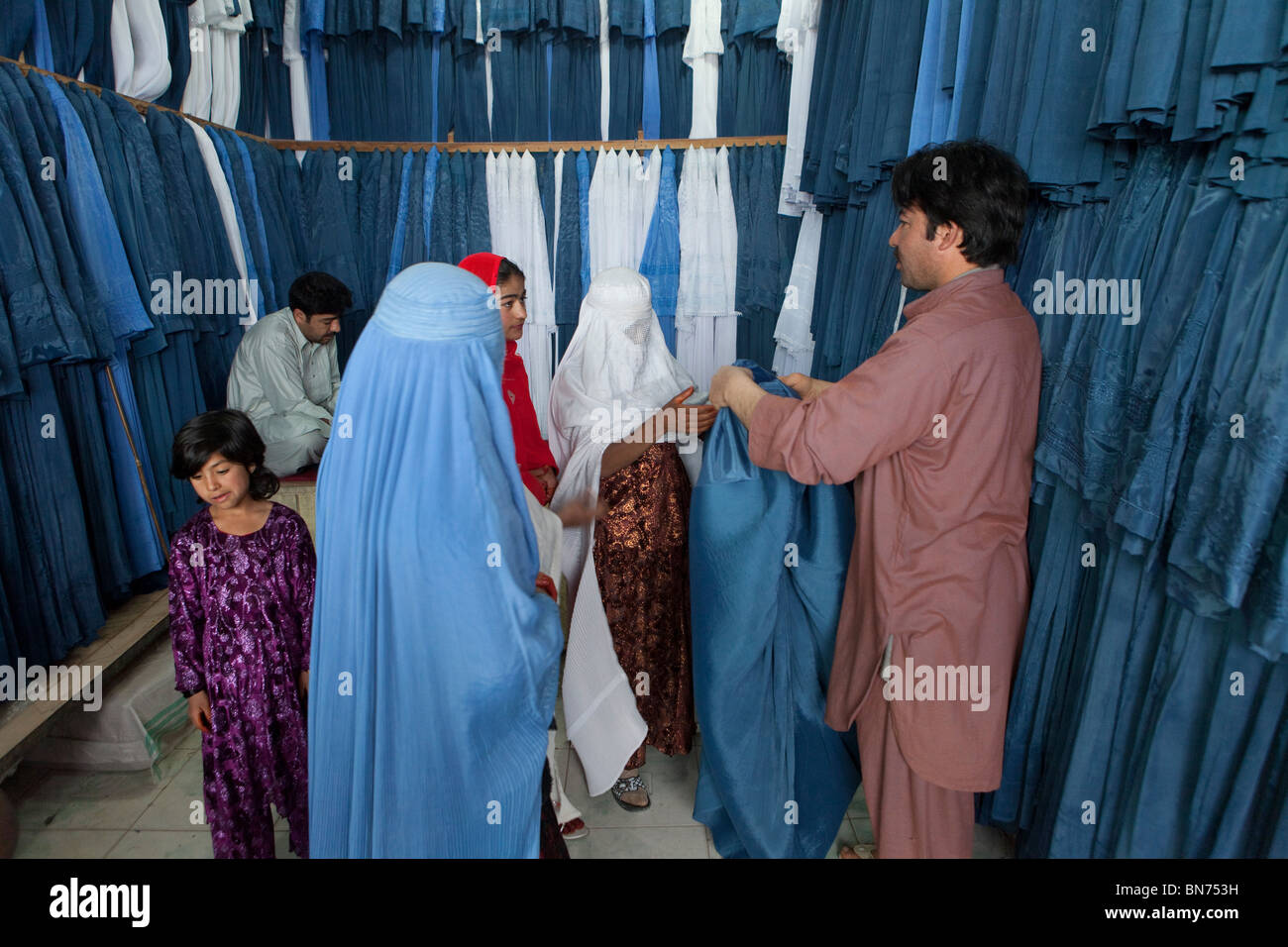 Burqa shop in Mazar-i-sharif, Afghanistan Stock Photo - Alamy