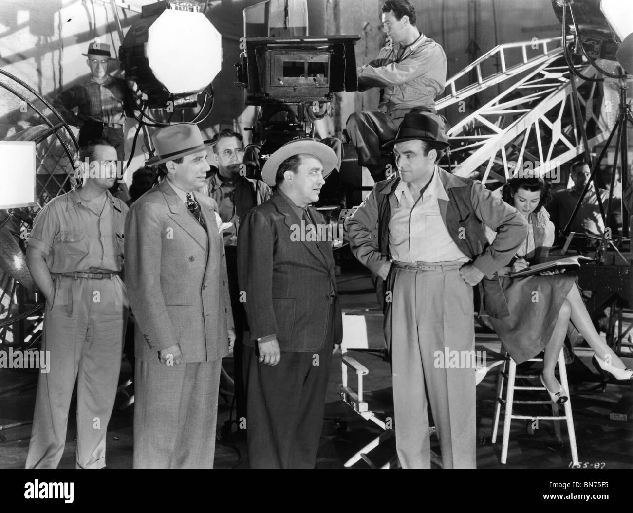 HELLZAPOPPIN (1942) OLE OLSEN, CHIC JOHNSON H.C. POTTER (DIR Stock ...