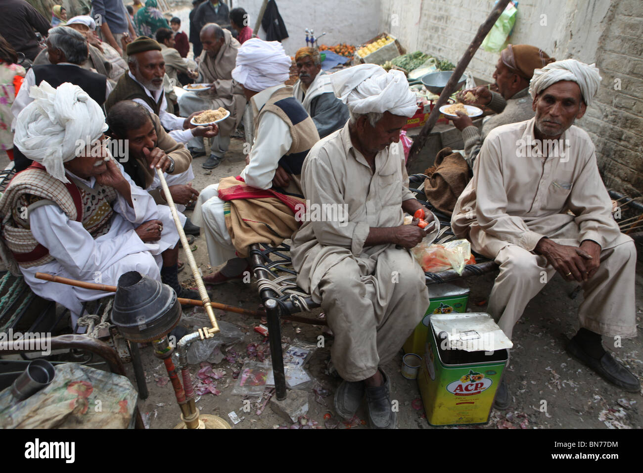 Smoking waterpipe in Pakistan Stock Photo - Alamy