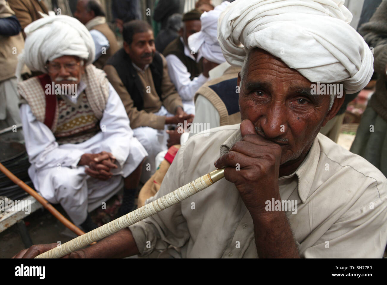 Old man islamabad pakistan hi-res stock photography and images - Alamy