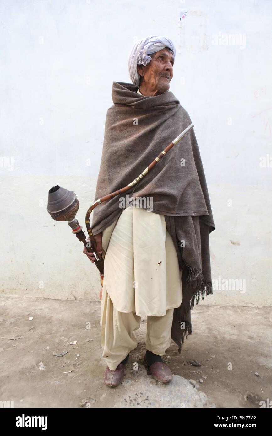 Smoking waterpipe in Pakistan Stock Photo - Alamy