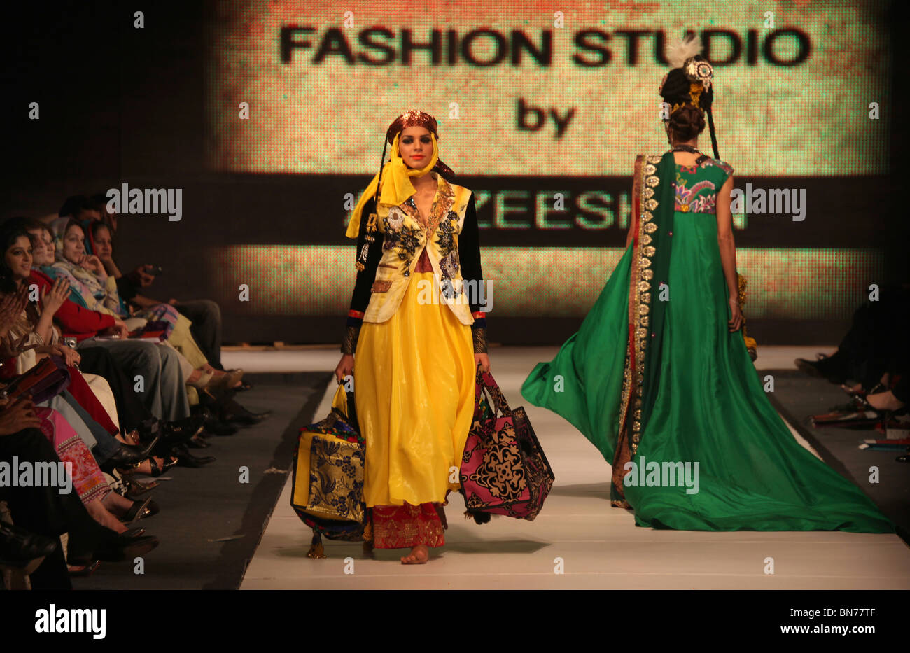 Fashionweek hi-res stock photography and images - Alamy