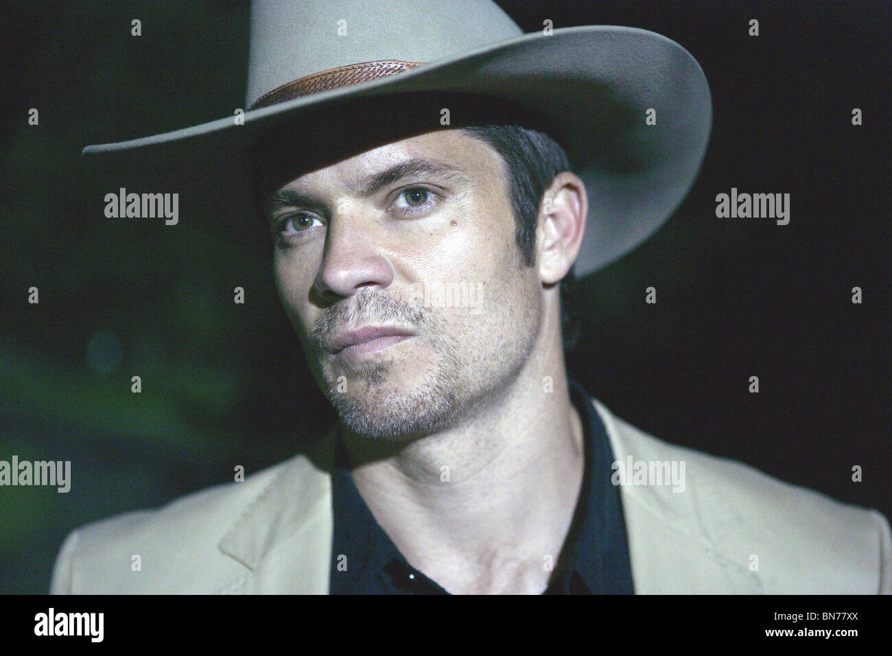 JUSTIFIED (TV) (2010) TIMOTHY OLYPHANT Stock Photo - Alamy