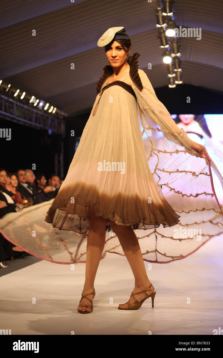 Fashion_world hi-res stock photography and images - Alamy