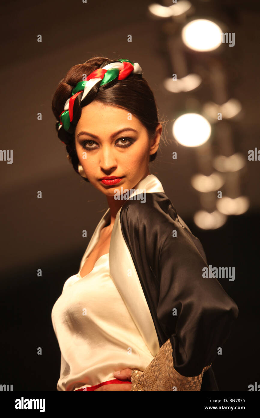 Pakistan fashion hi-res stock photography and images - Alamy