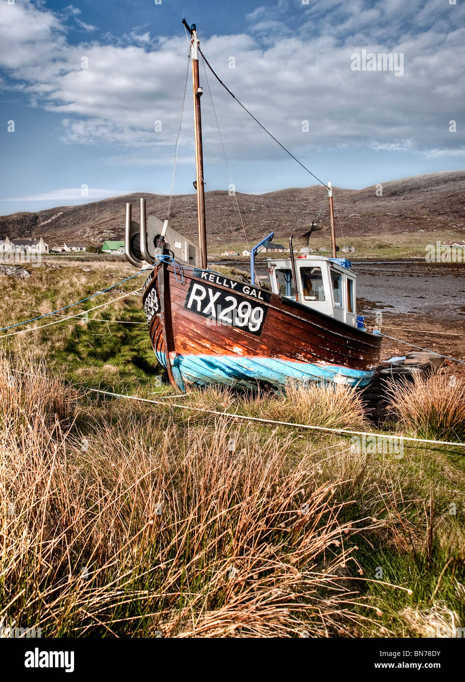 Leverburgh harbour hi-res stock photography and images - Alamy