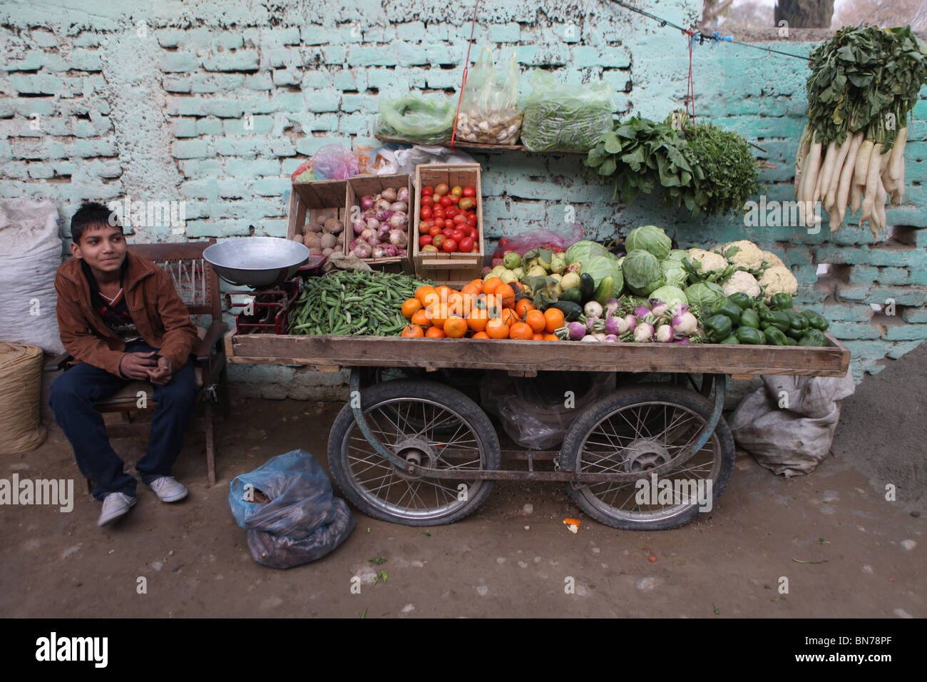 Oranges fruit market pakistan hi-res stock photography and images - Alamy