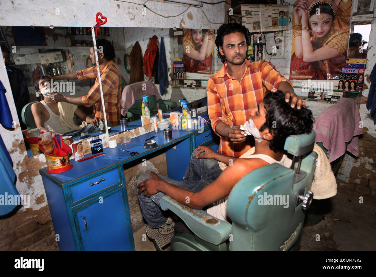 Islamabad street vendor hi-res stock photography and images - Alamy