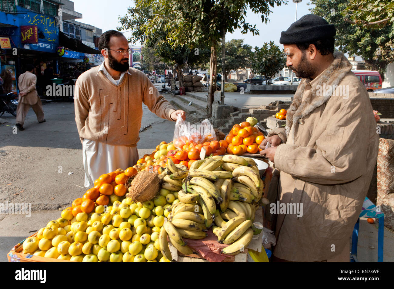 Market in pakistan High Resolution Stock Photography and Images - Alamy