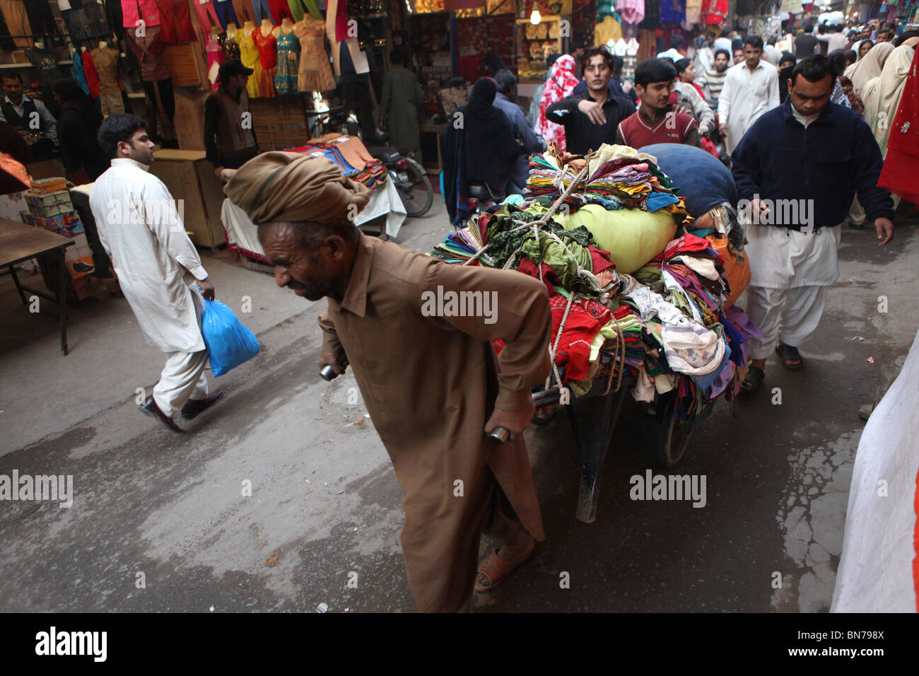 porter in Pakistan Stock Photo - Alamy