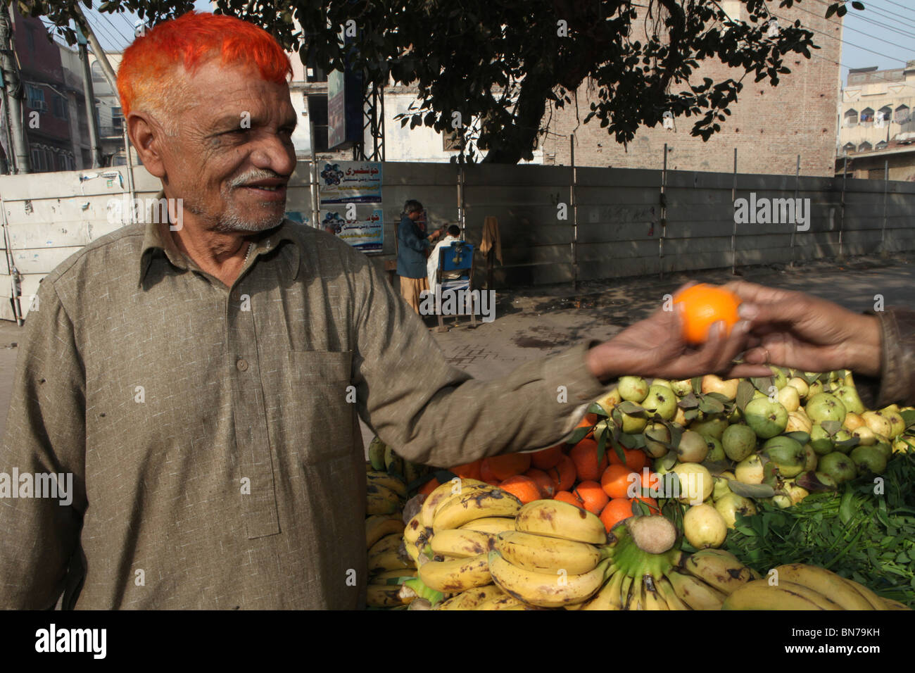 fruit and vegetable market in Pakistan Stock Photo - Alamy
