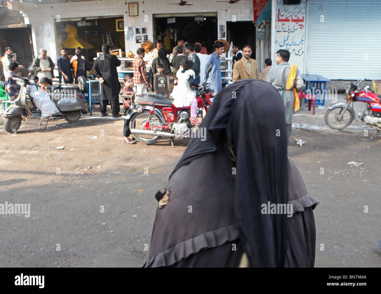 burqa in Pakistan Stock Photo - Alamy