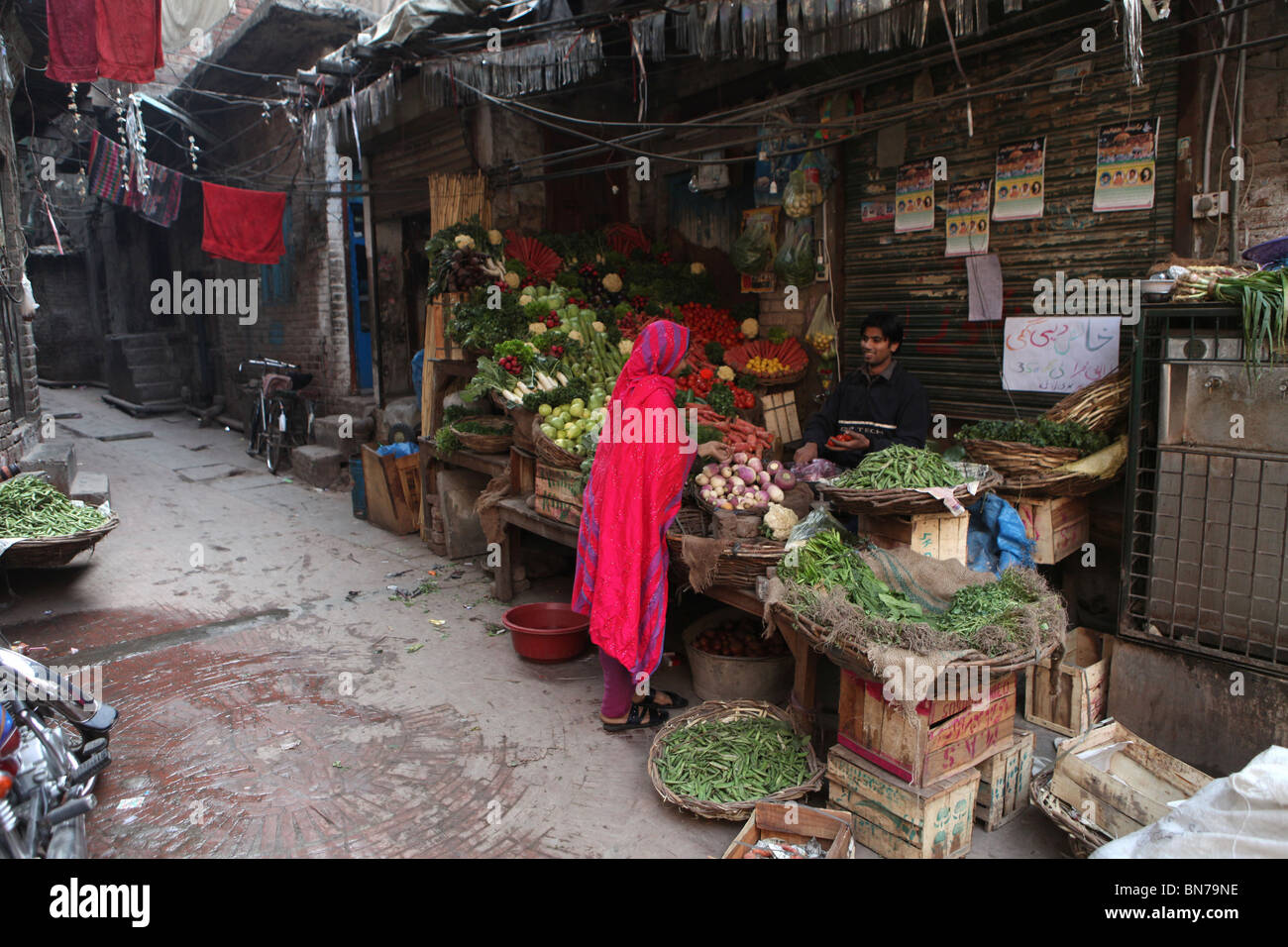 fruit and vegetable market in Pakistan Stock Photo - Alamy