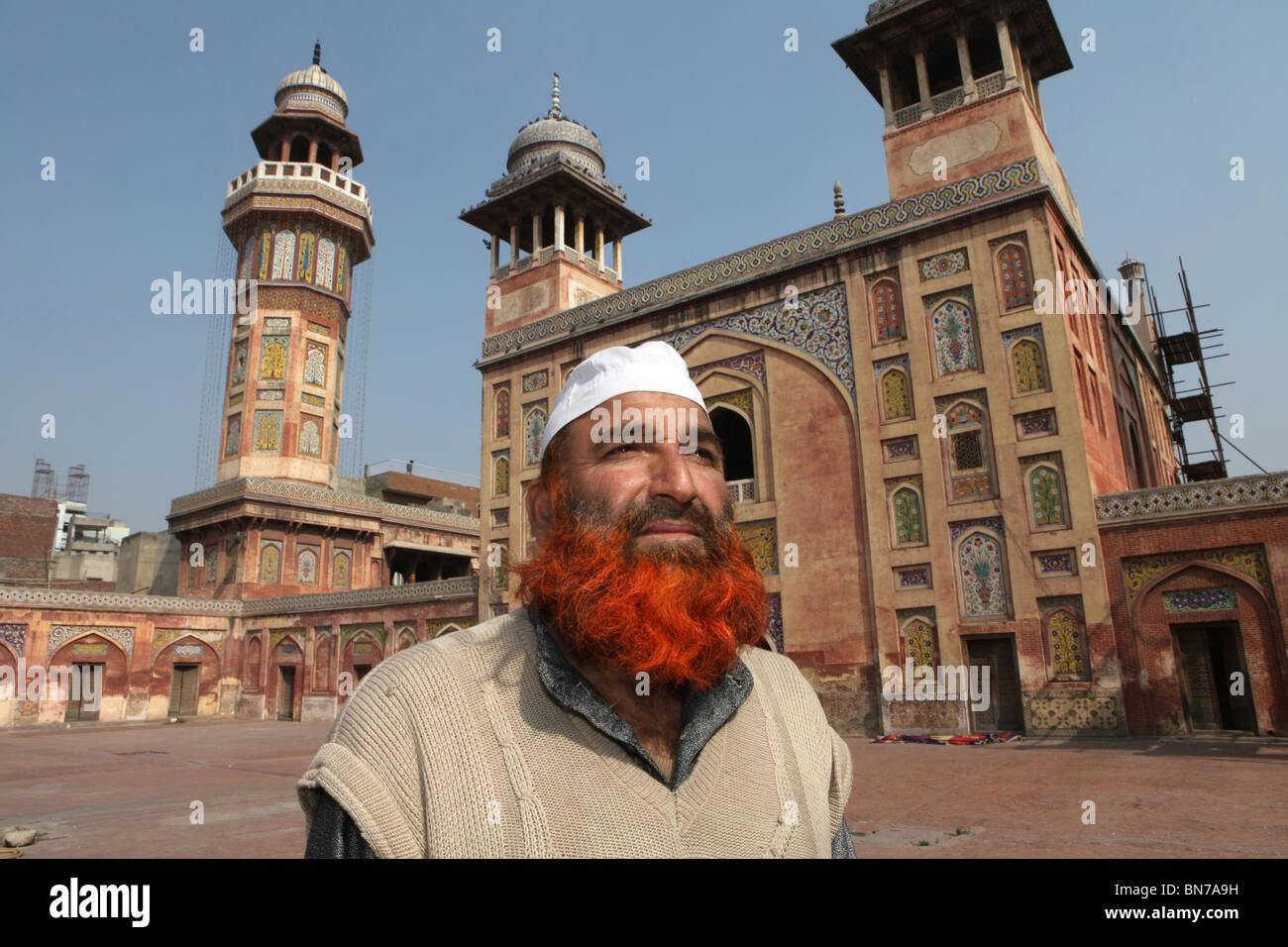 Lahore pakistan badshahi mosque red hi-res stock photography and images ...