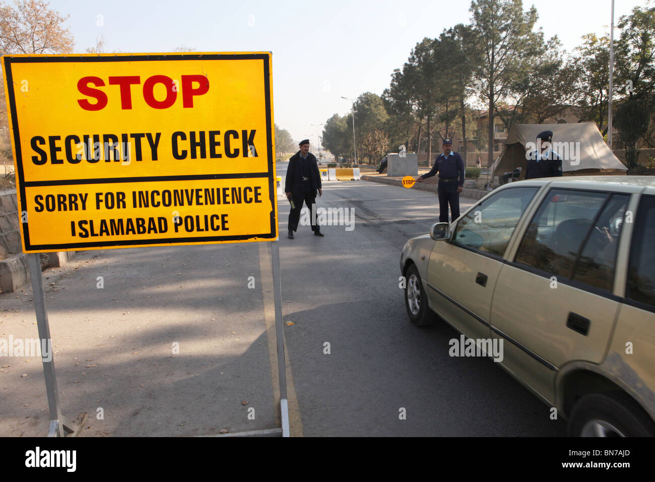 Police is alert in Pakistan for terrorists Stock Photo - Alamy