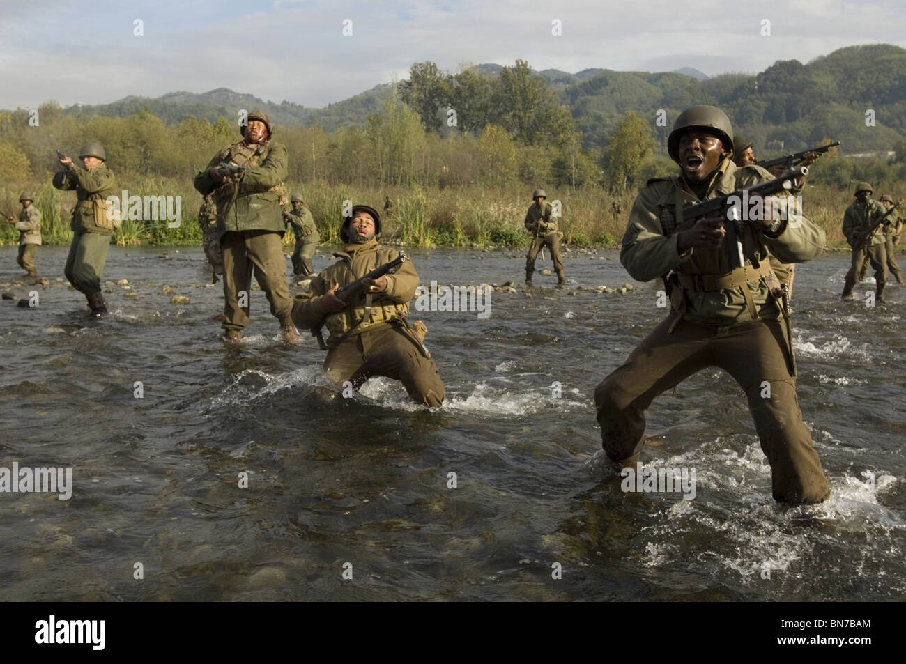 MIRACLE AT ST ANNA (2008) DEREK LUKE, LAZ ALONSO SPIKE LEE (DIR Stock ...