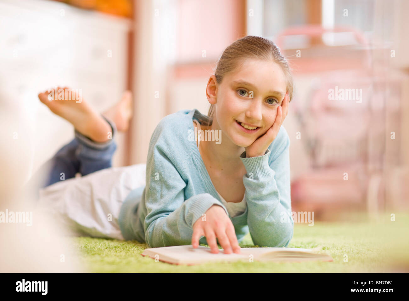 Portrait of girl reading a book Stock Photo - Alamy