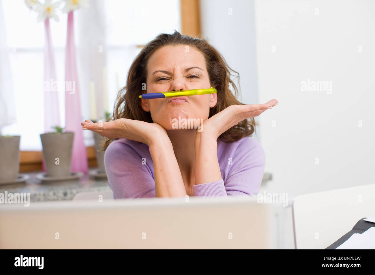 Woman stunt hi-res stock photography and images - Alamy