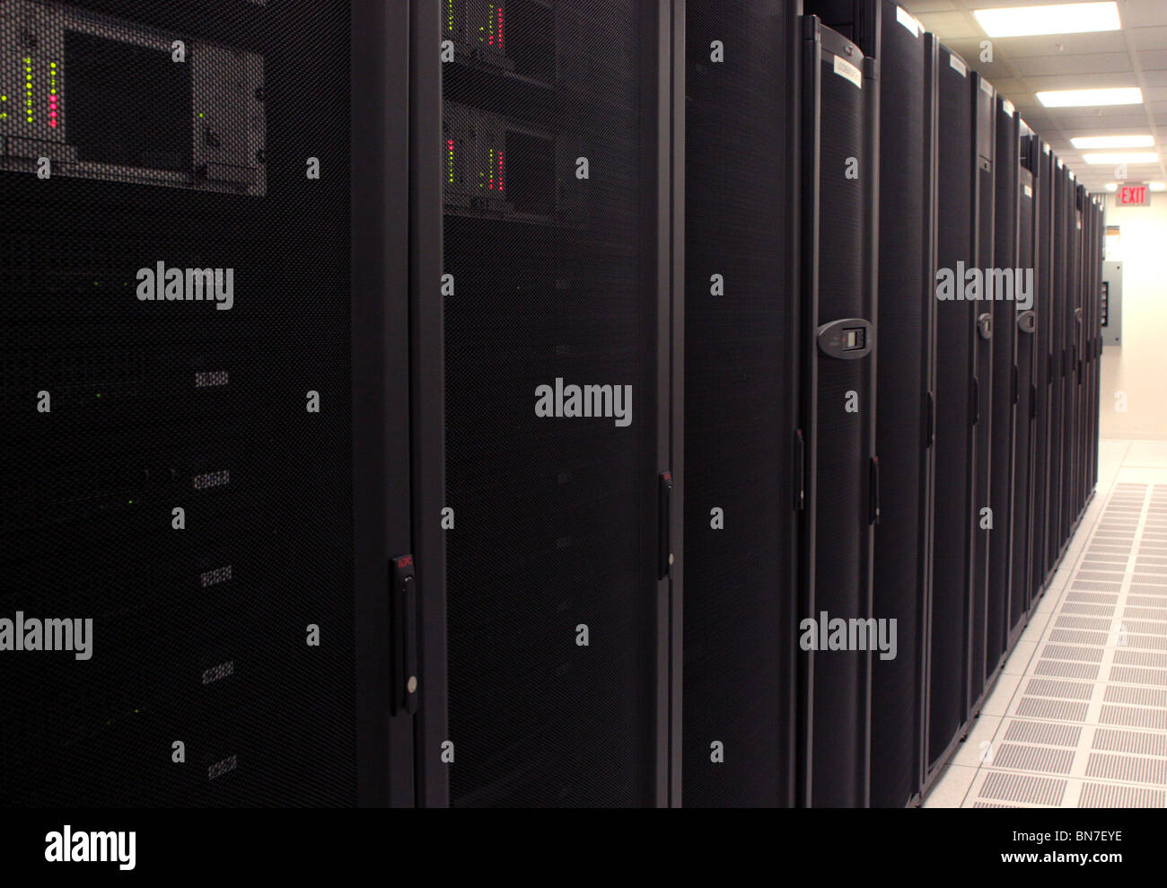Data center hi-res stock photography and images - Alamy