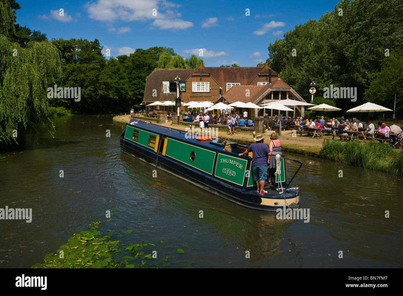Canal pub uk narrowboat hi-res stock photography and images - Alamy