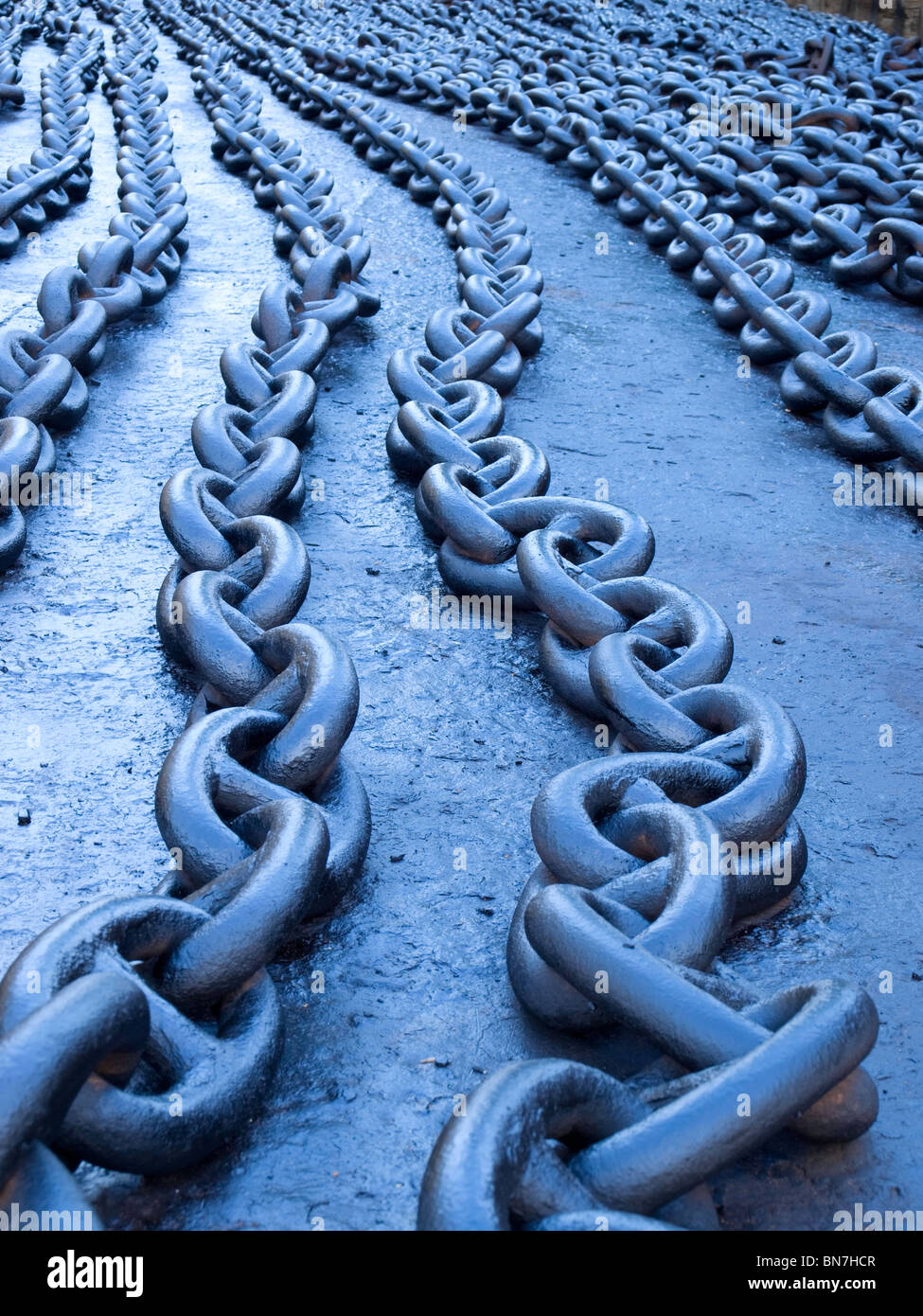 Ships chains hi-res stock photography and images - Alamy
