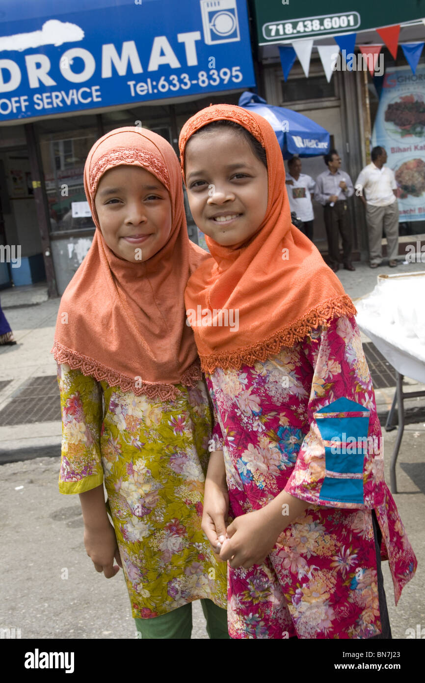 Bangladesh children smiling hi-res stock photography and images - Alamy