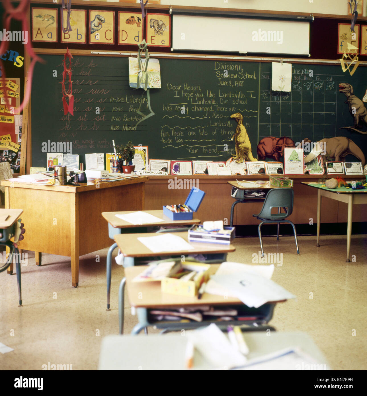 Classroom desks 1980s hi-res stock photography and images - Alamy