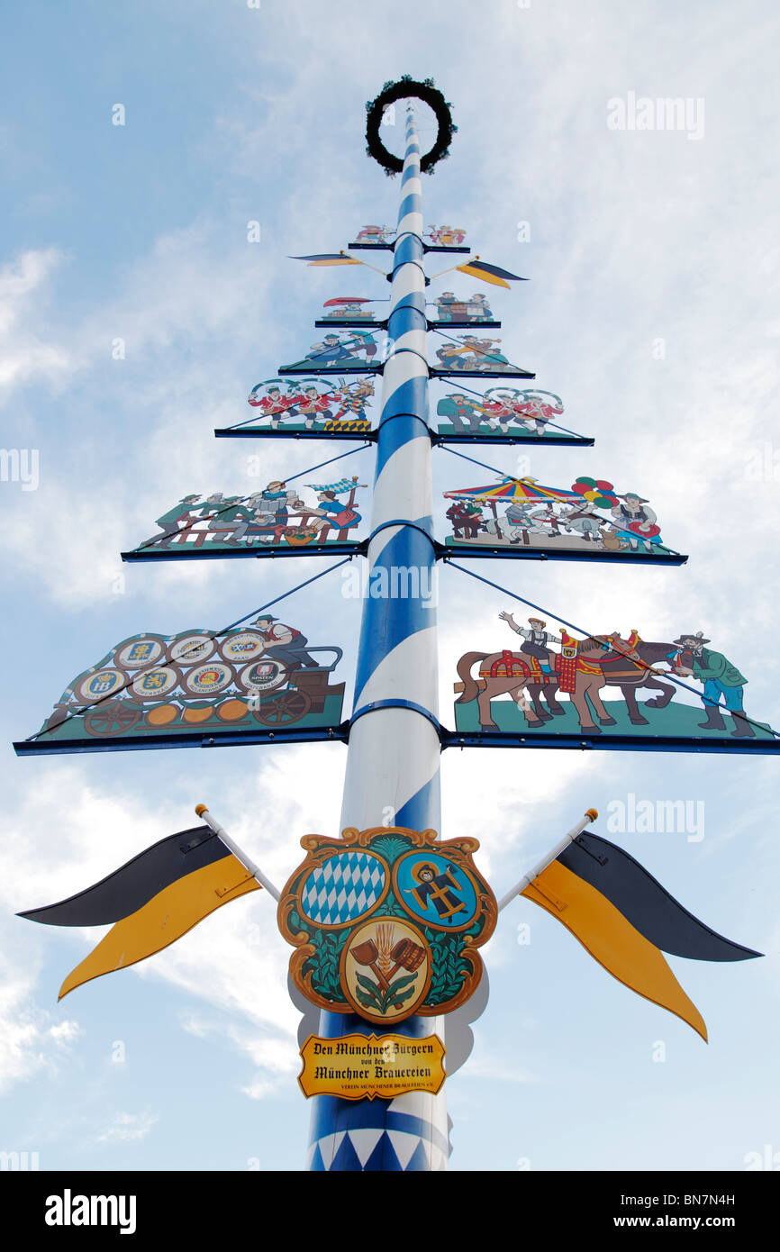 Maypole in viktualienmarkt munich germany hi-res stock photography and ...
