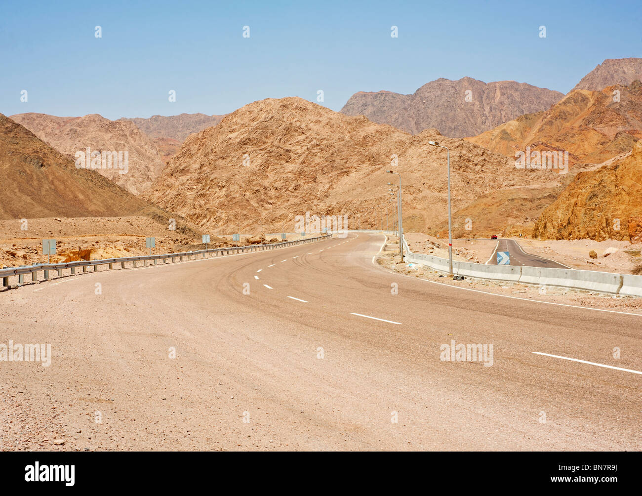 Winding road desert hi-res stock photography and images - Alamy