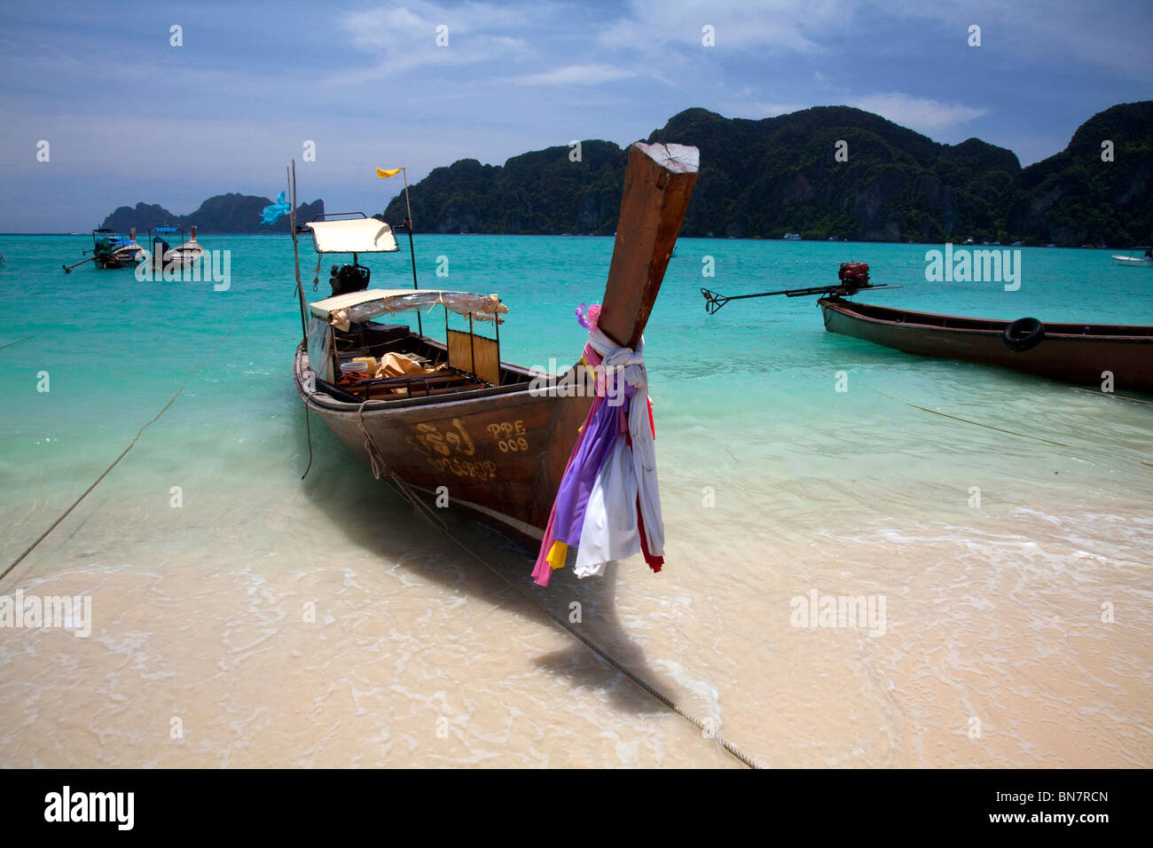 Traditional Long boat, Phi Phi Islands, Thailand Stock Photo - Alamy