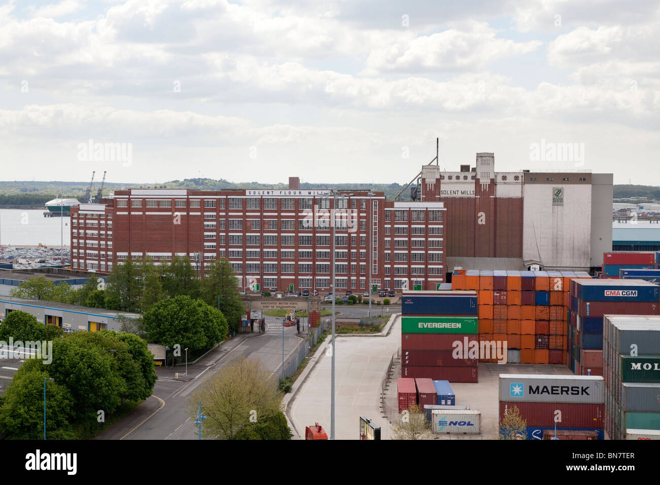 Southampton container port Stock Photo - Alamy