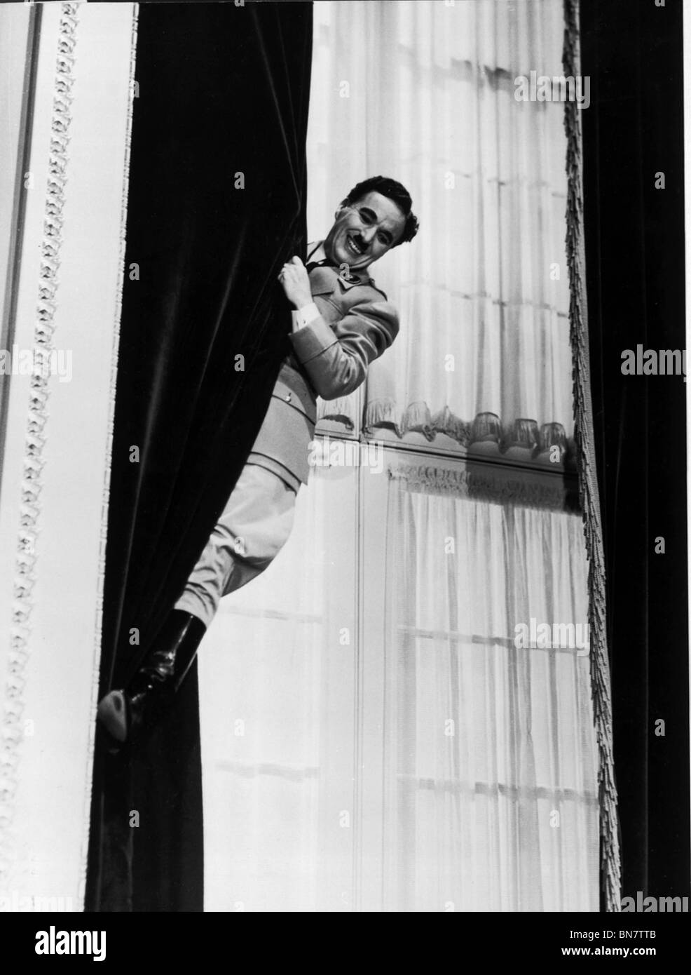 THE GREAT DICTATOR (1940) CHARLIE CHAPLIN CHARLES CHAPLIN (DIR ...