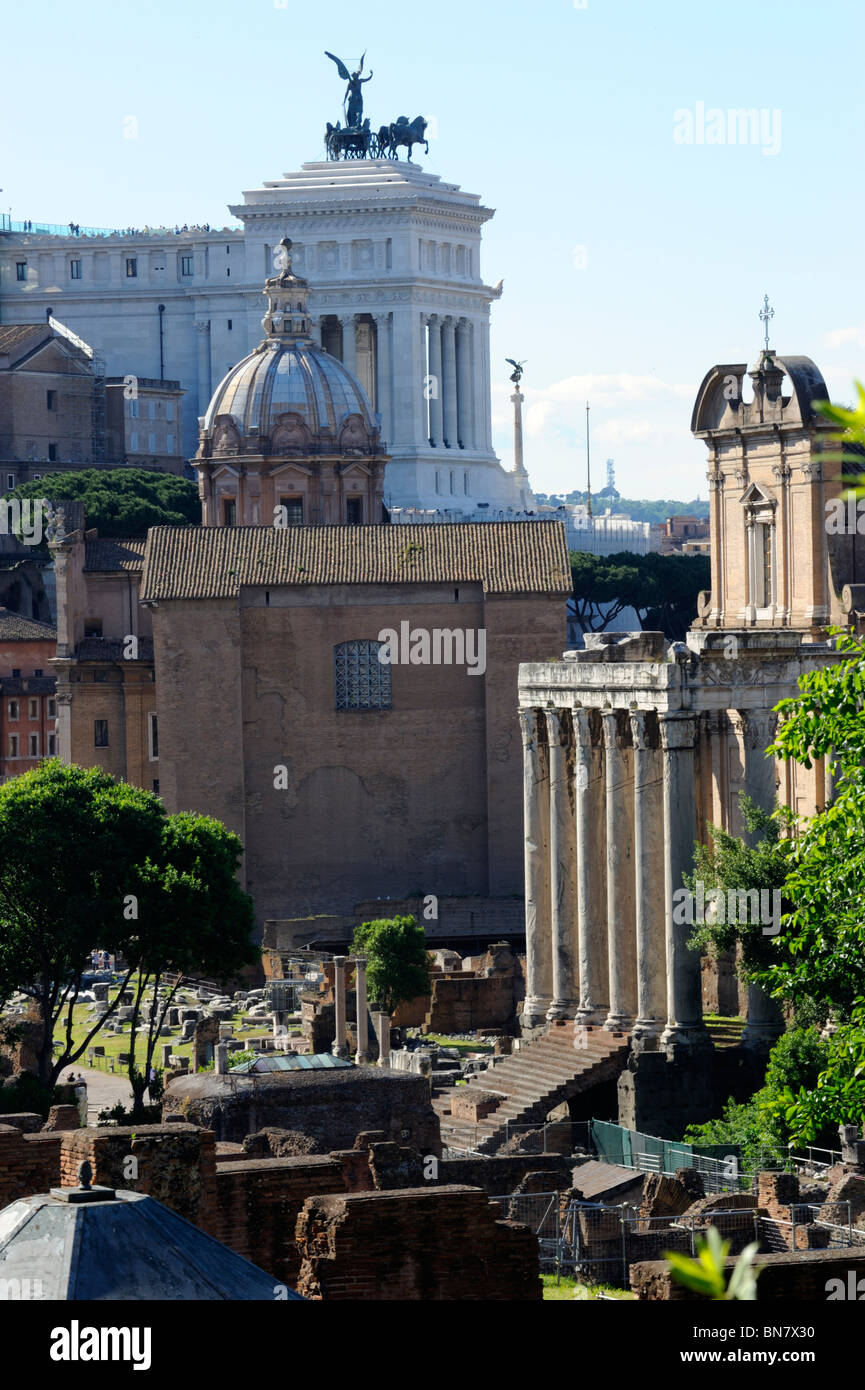 Il Vittoriano and the Foro Romano in Rome, Italy Stock Photo - Alamy
