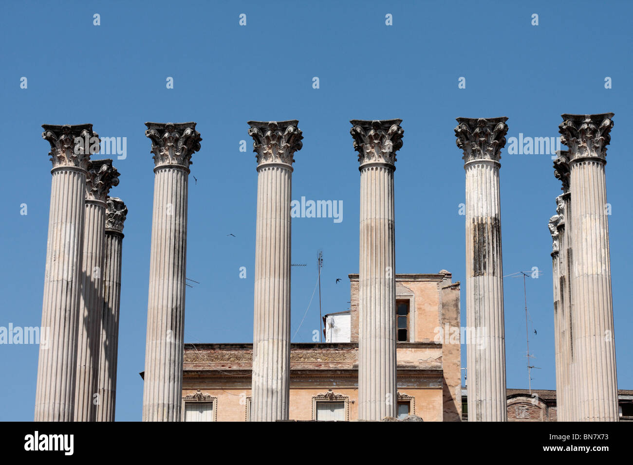 Pillars temple hi-res stock photography and images - Alamy