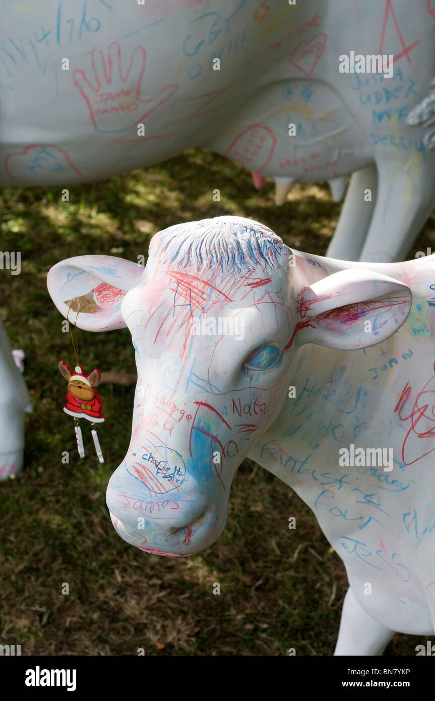Damien hirst cow hi-res stock photography and images - Alamy