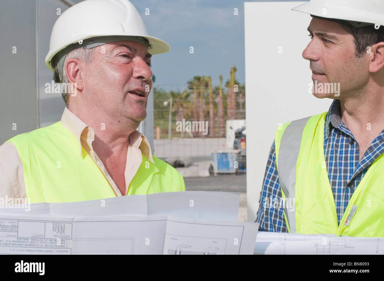 Hispanic construction workers reviewing blueprints Stock Photo - Alamy Hispanic construction workers reviewing blueprints Stock Photo - Alamy