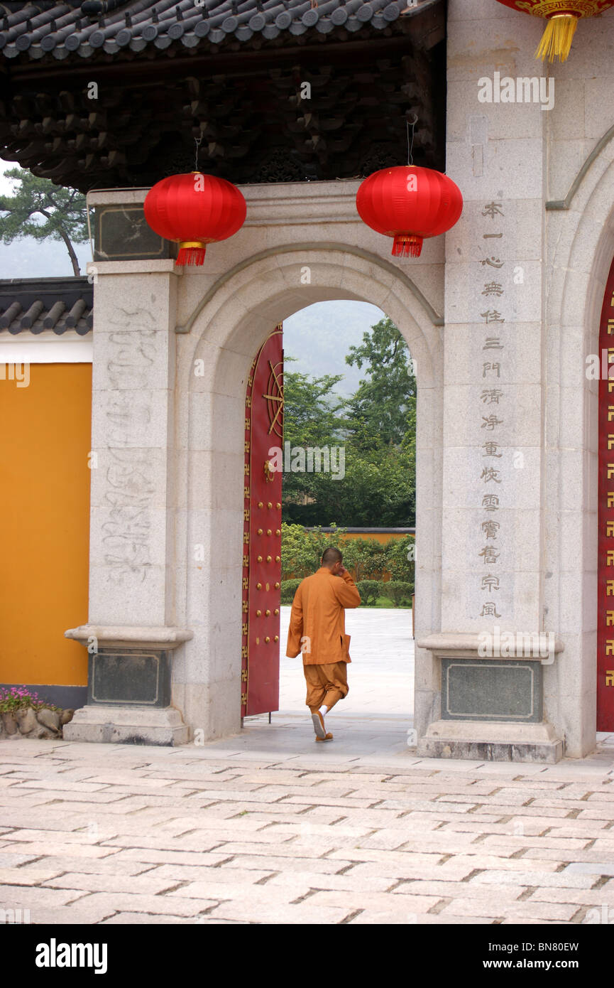Chinese buddhist monk china hi-res stock photography and images - Alamy
