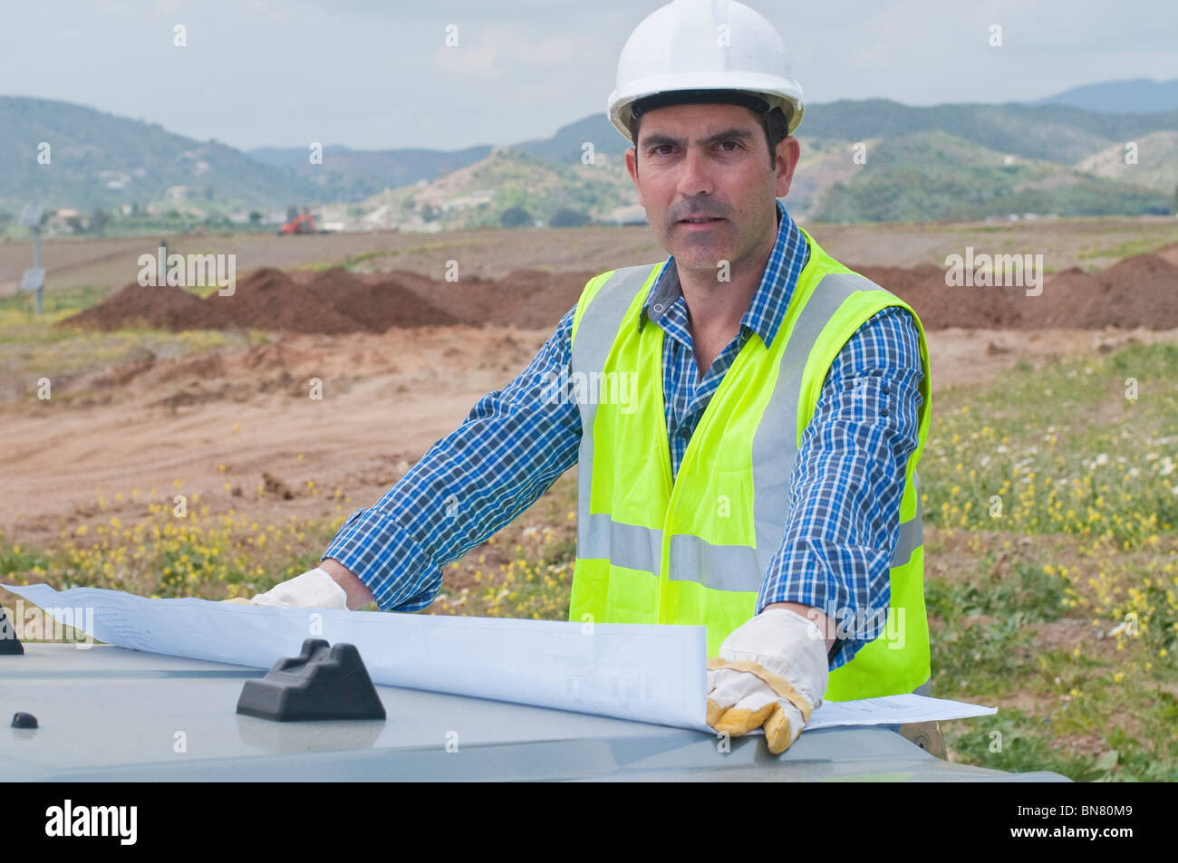 Mature hispanic man in construction hi-res stock photography and images ...