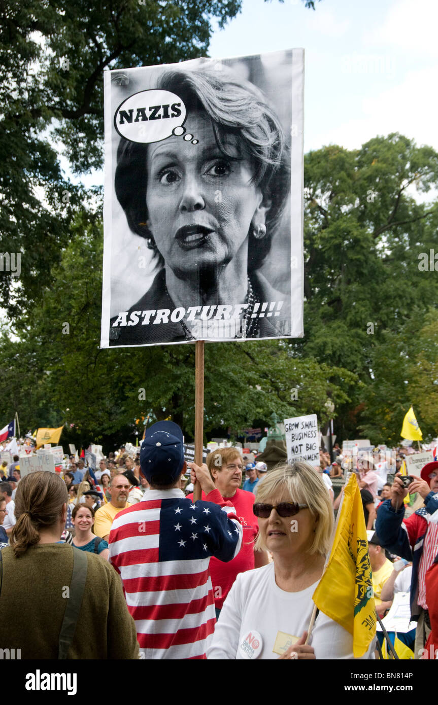Angry nancy pelosi hi-res stock photography and images - Alamy