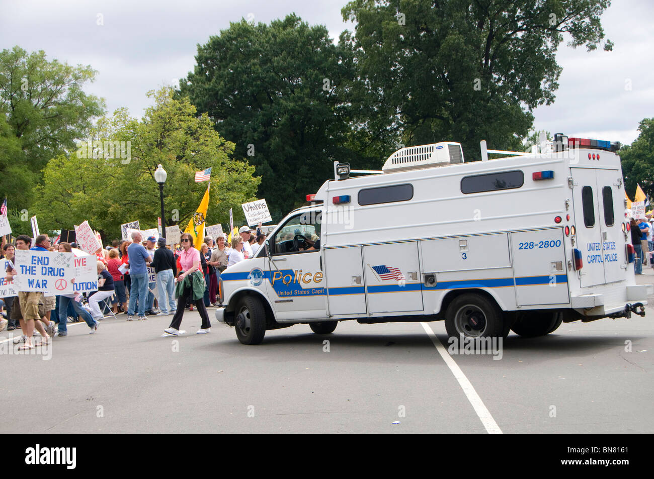 U.S. Capitol Police vehicle controls crowd at protest rally ...
